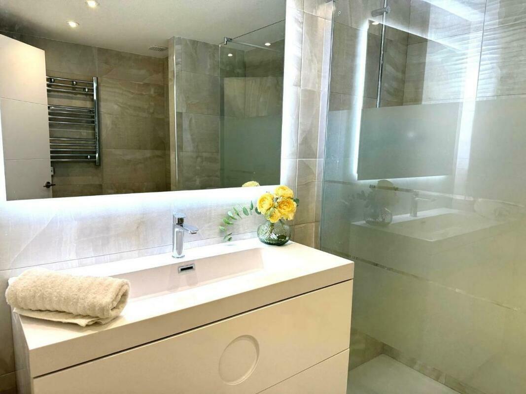 Hotel PARAISO DEL MAR PARKING Y PISCINA 454 Privat Properties